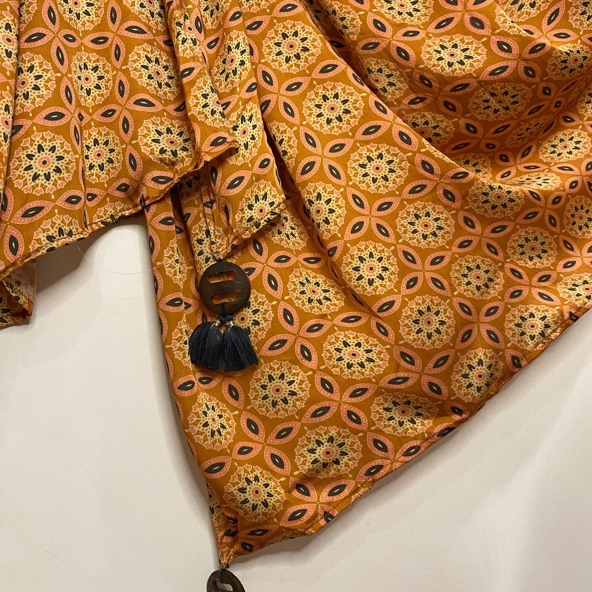 Symmetrical ethnic design on two tone dupatta with tassels – indiefabstore